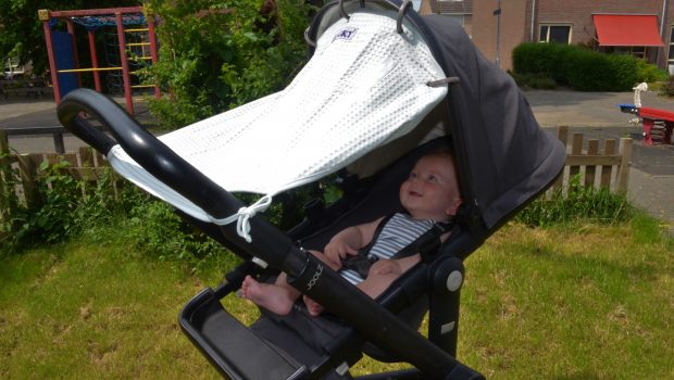 Een Dooky Cover voor baby Jayce - Dooky getest | BABYLABEL