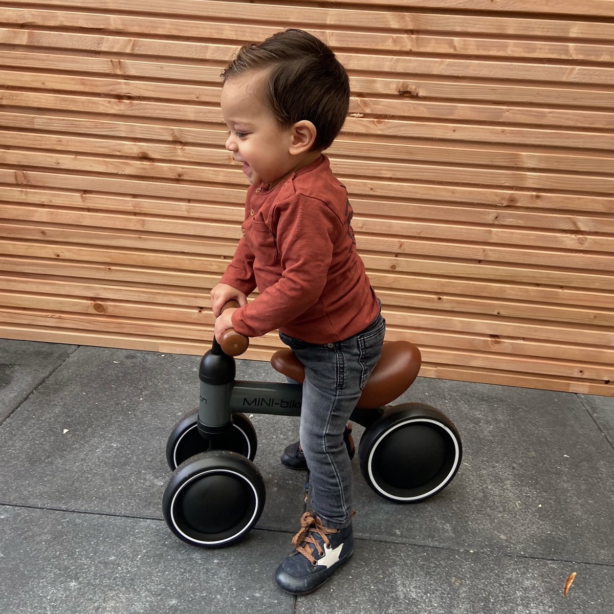 Loopfiets verbetert motorische ontwikkeling - BABYLABEL